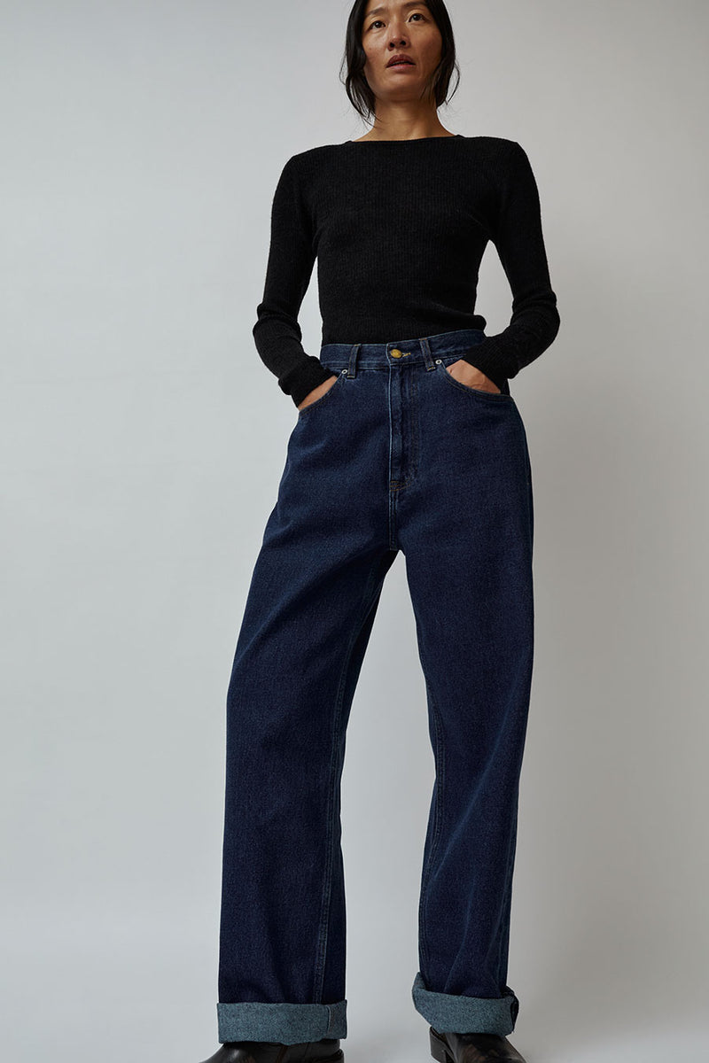 Girls of Dust – No.6 Store