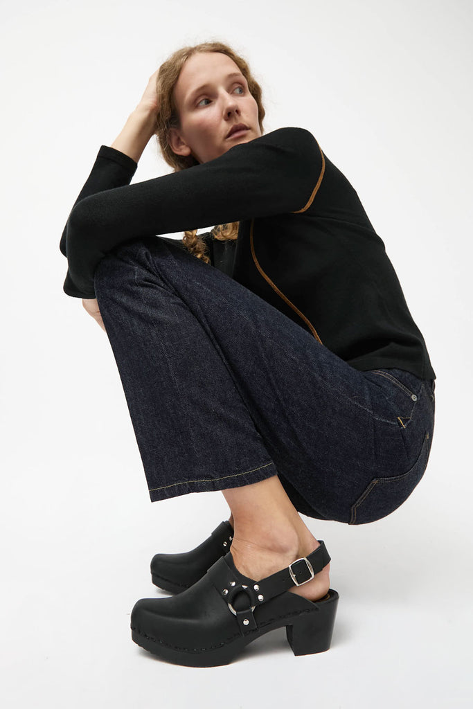 No.6 Arlo Clog on Square Toe Mid Heel in Black on Black Base – No.6 Store