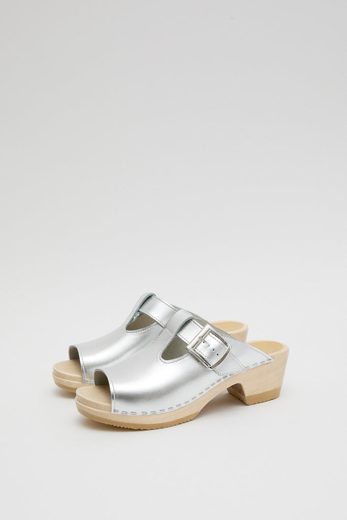 No.6 T Strap Clog on Mid Heel in Silver – No.6 Store